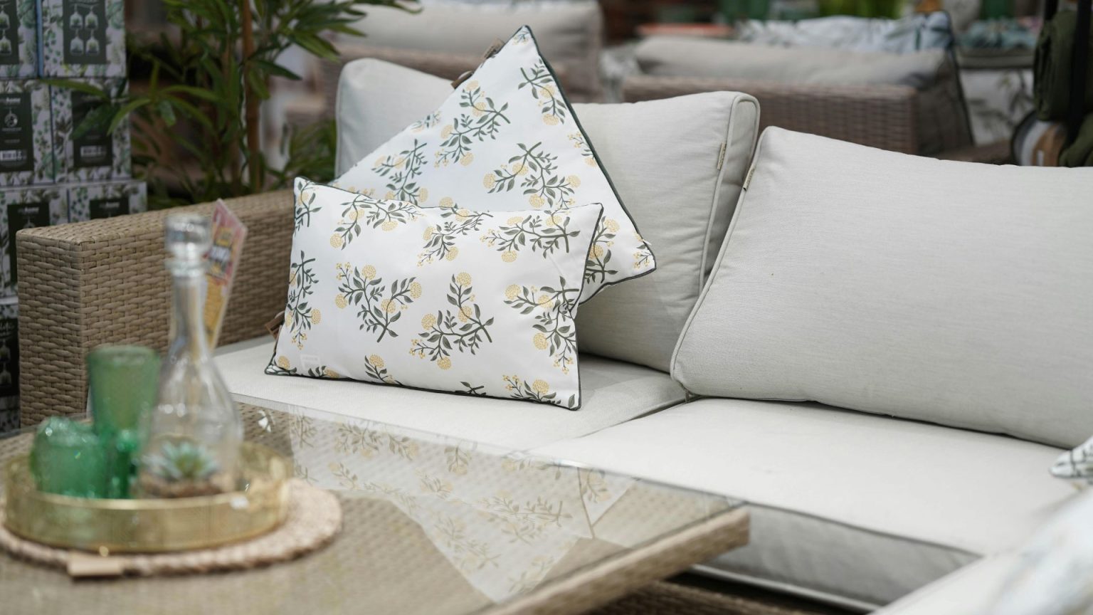 Tips for Mixing and Matching Outdoor Sofa Cushions